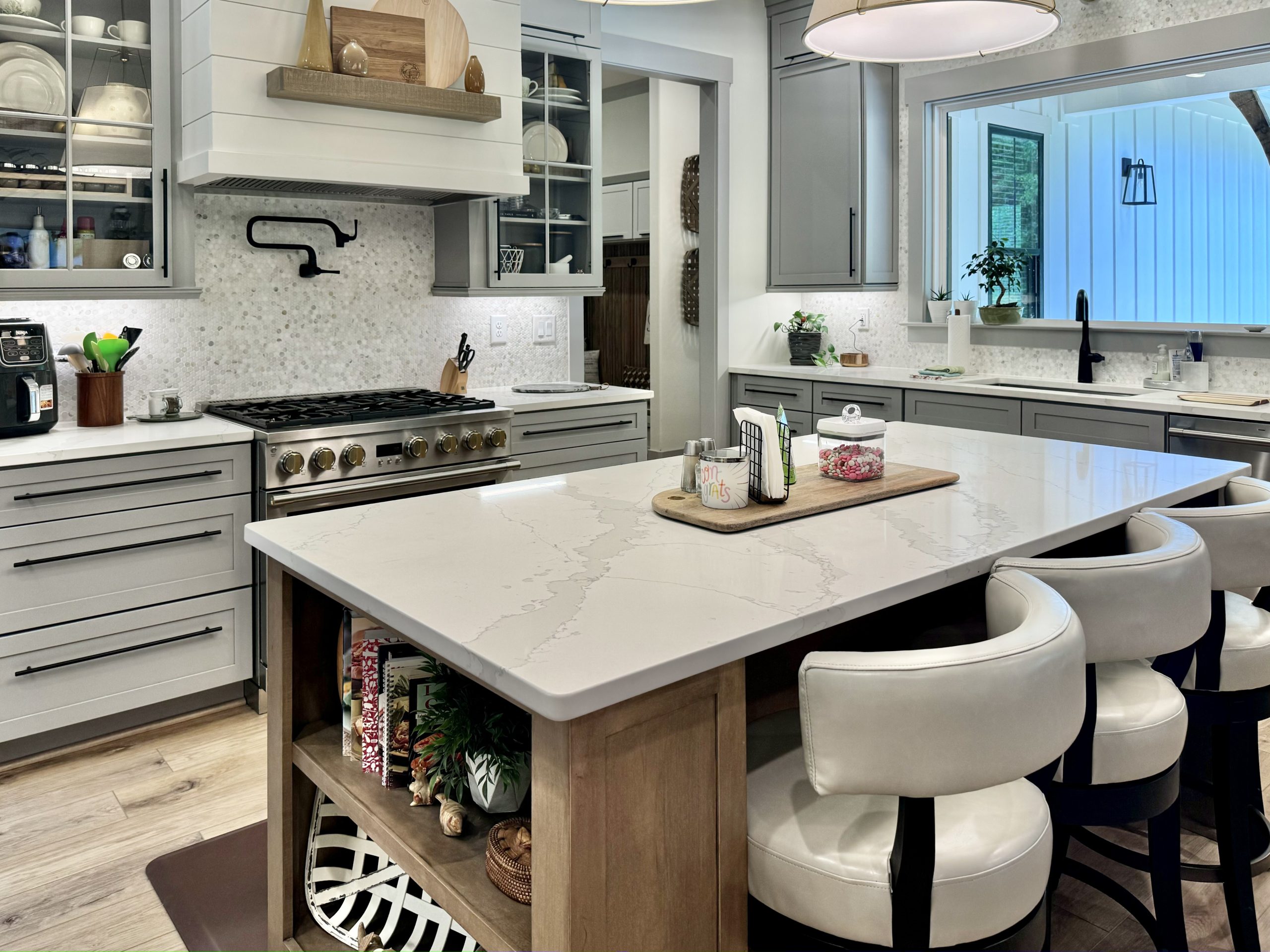 Granite Countertops GMQ Tops - Calacatta Beige