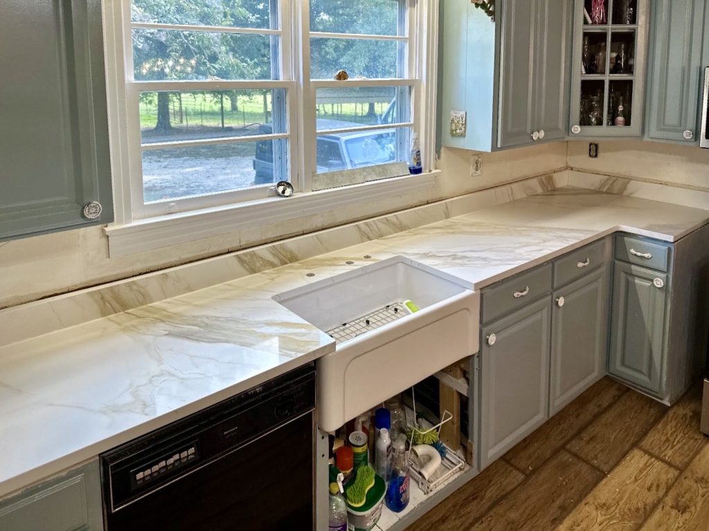 Granite Countertops GMQ Tops - Magnifico Gold Quartz