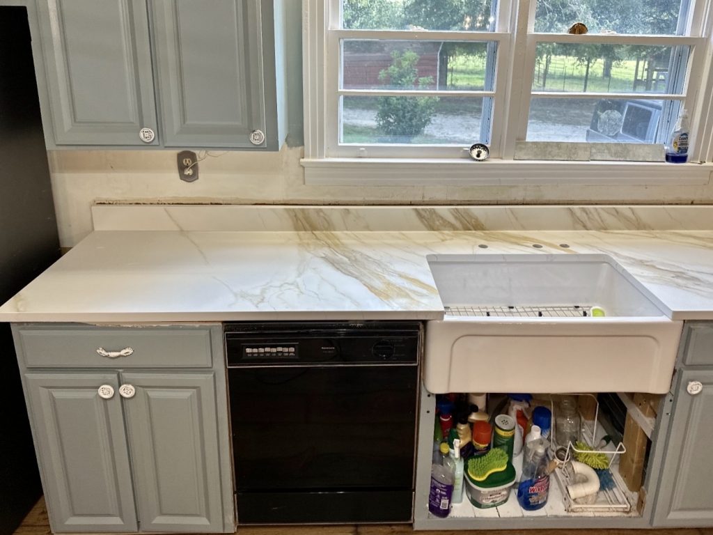 Granite Countertops GMQ Tops - Magnifico Gold Quartz