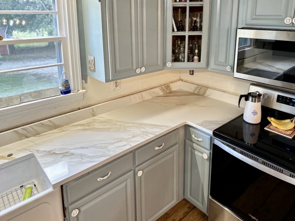 Granite Countertops GMQ Tops - Magnifico Gold Quartz