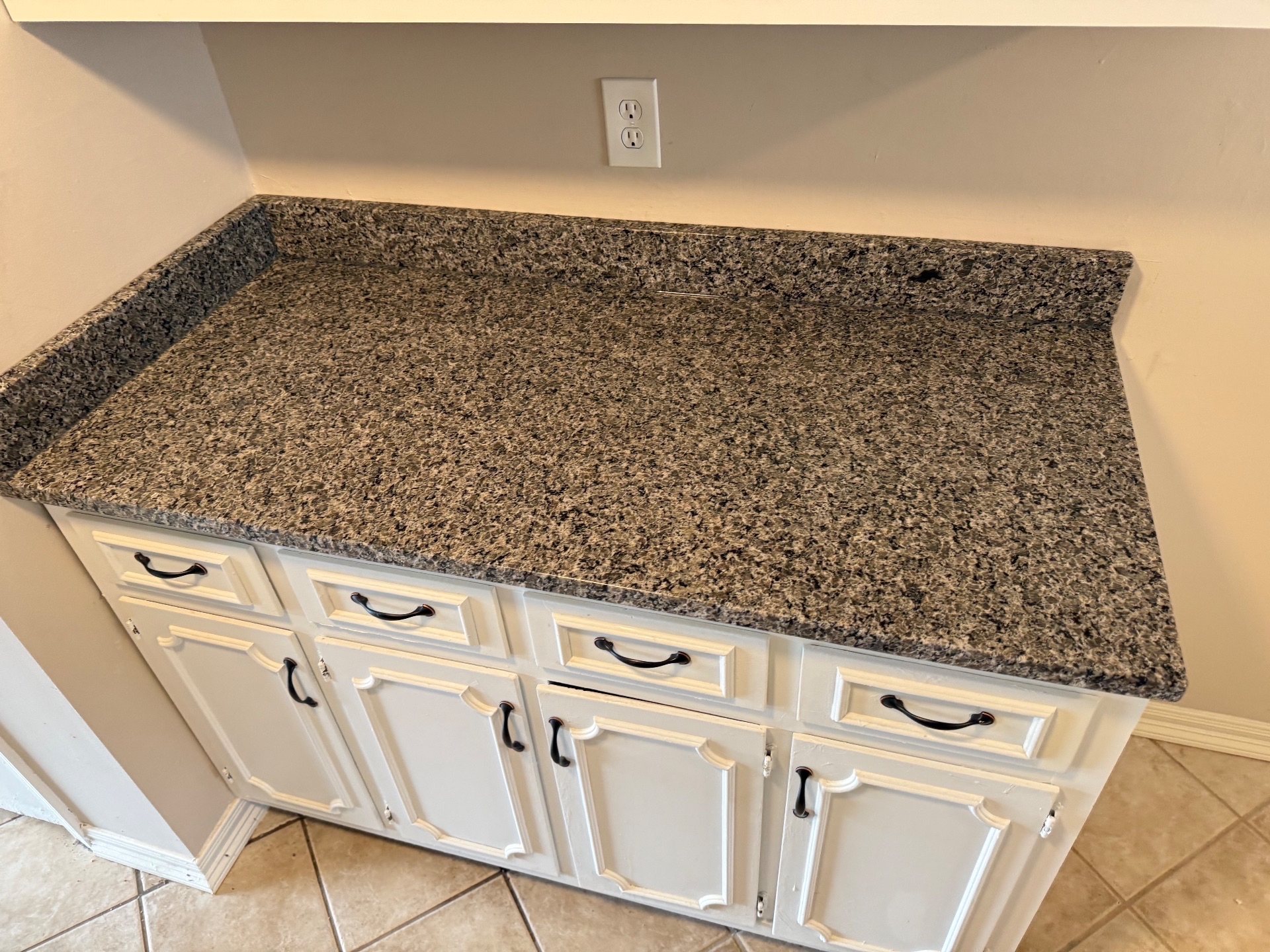 Granite Countertops GMQ Tops - New Caledonia Granite